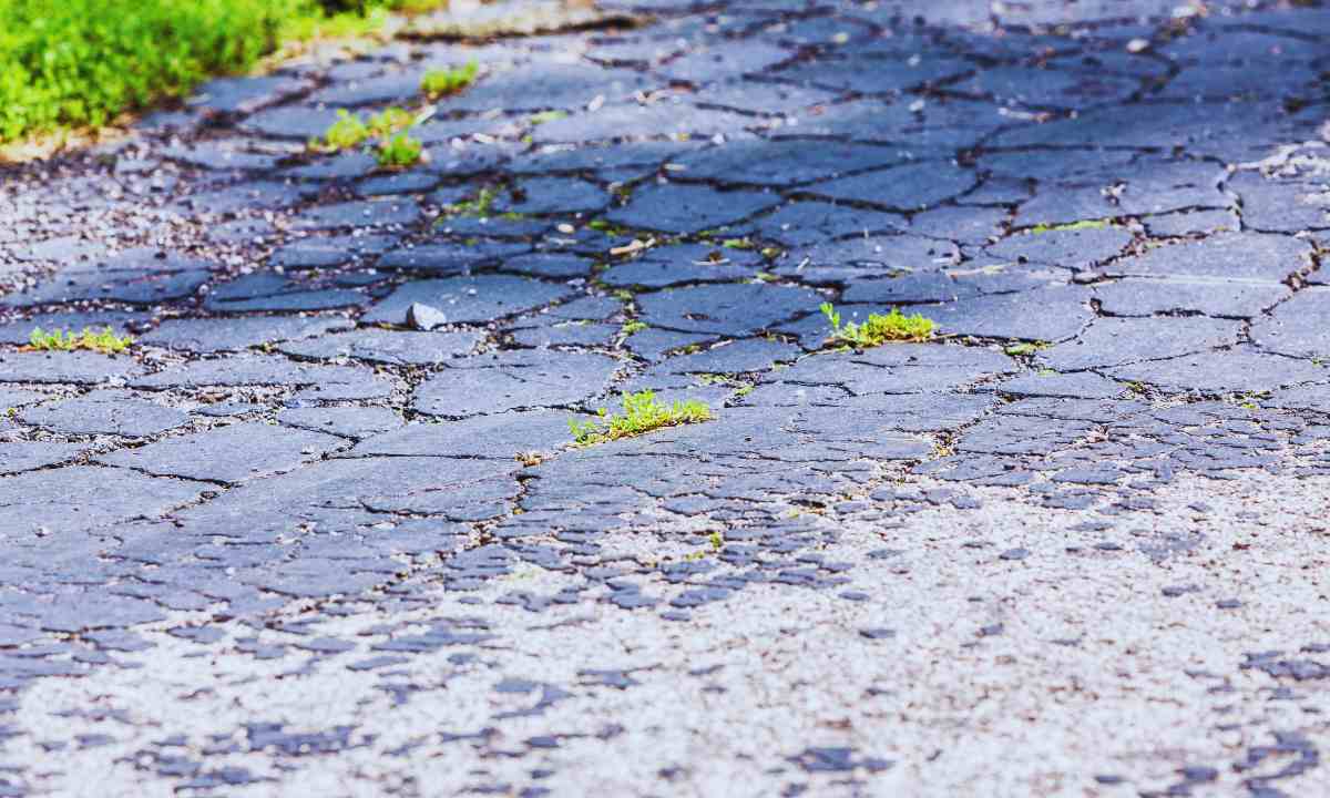 Clay Soil Driveway Damage in St. Louis | Fix It Right the First Time